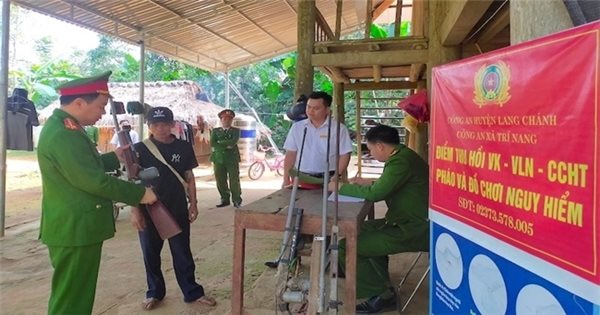 Thanh Hóa: Hiệu quả từ công tác vận động giao nộp vũ khí, vật liệu cháy nổ | Báo Dân tộc và Phát ...